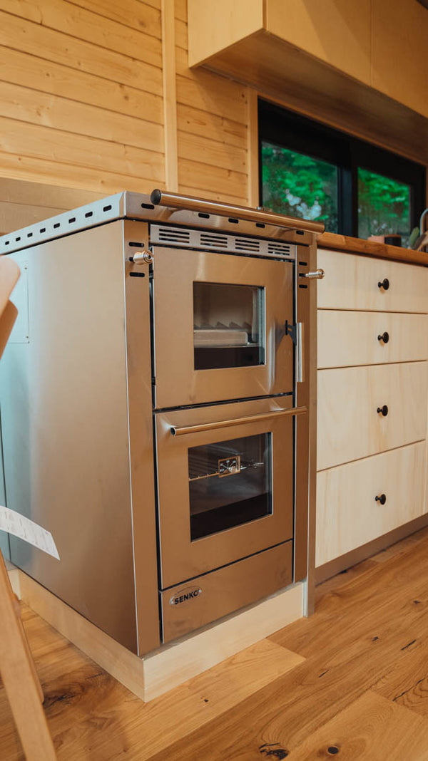 Fully Off Grid Tiny House with Wood Stove and Clean Water Tank – solidohouse